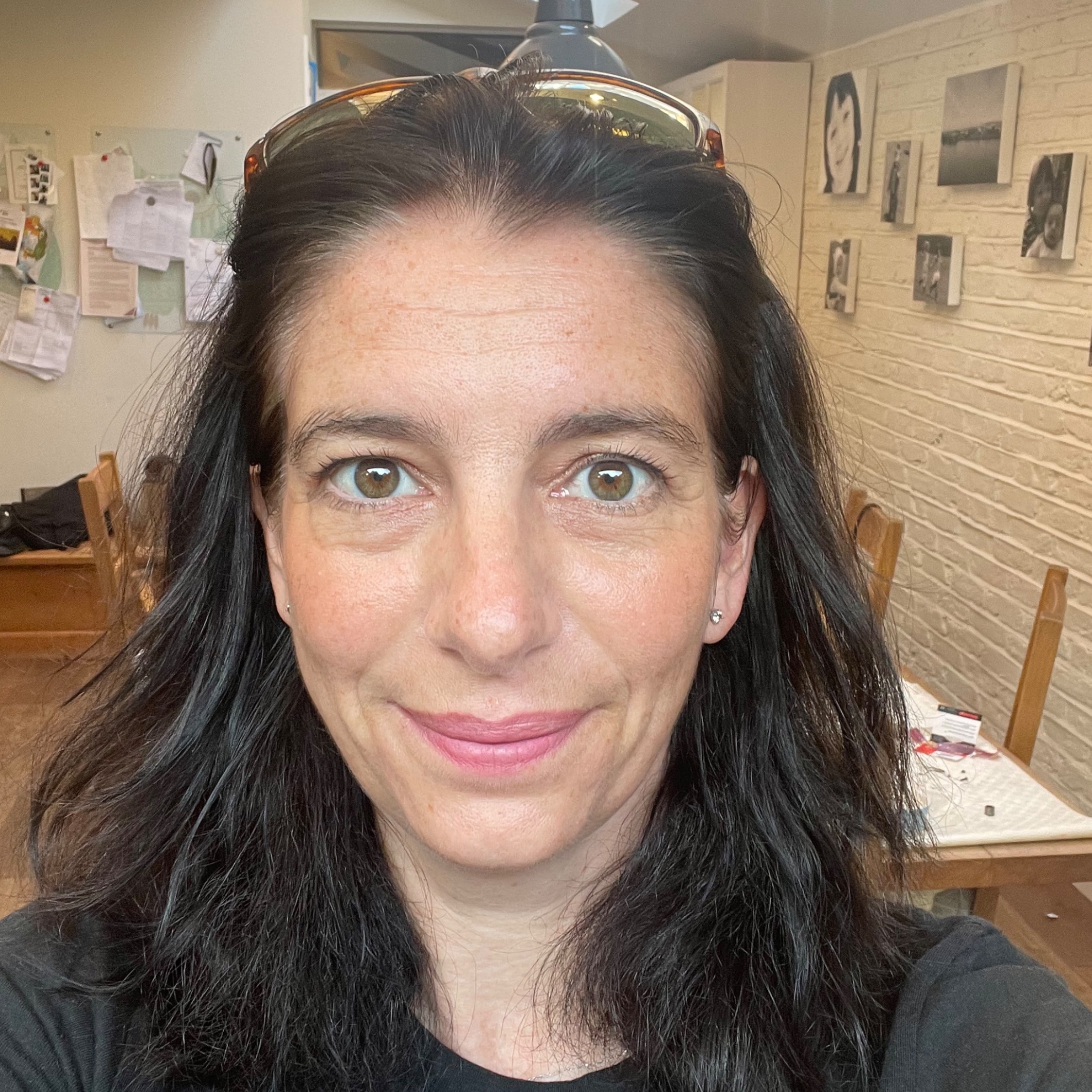 beBee Premium - United Kingdom